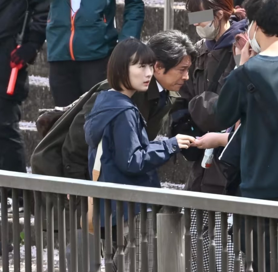 ハズキ on Twitter: "Itoh Sairi (28) and Oda Yuji (55) on the filming site of TV Asahi legal drama ...