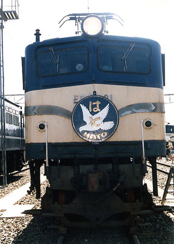 おざよう on Twitter: "#このタグをみた人はド正面の写真を貼る 1984年夏 #浜松機関区 一般公開 ①EF58-91 初期の大型『はと』マークのため、マーク上部の金具が使えず ...