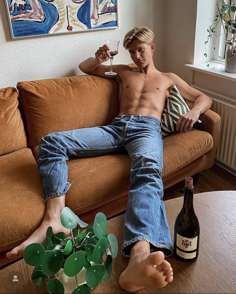 𝚌𝚎𝚕𝚎𝚋𝚜𝚋𝚢𝚜𝚎𝚋 on Twitter: "Oliver"