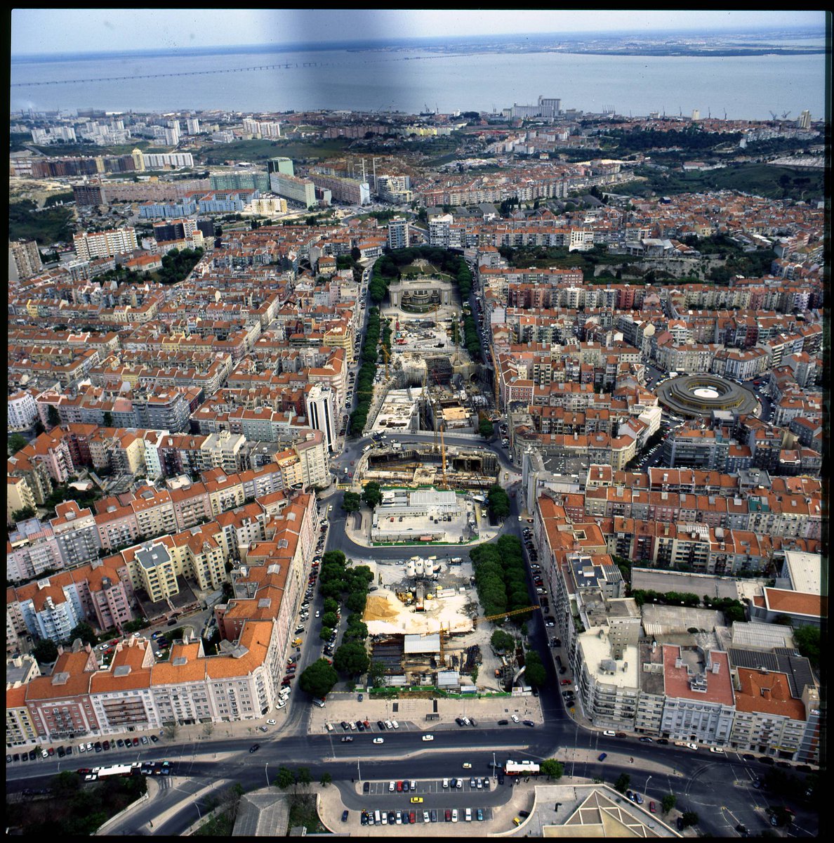 Tomás Ribeiro on Twitter: "Lisboa no final dos anos 90 era outro campeonato. Saudades de quando ...