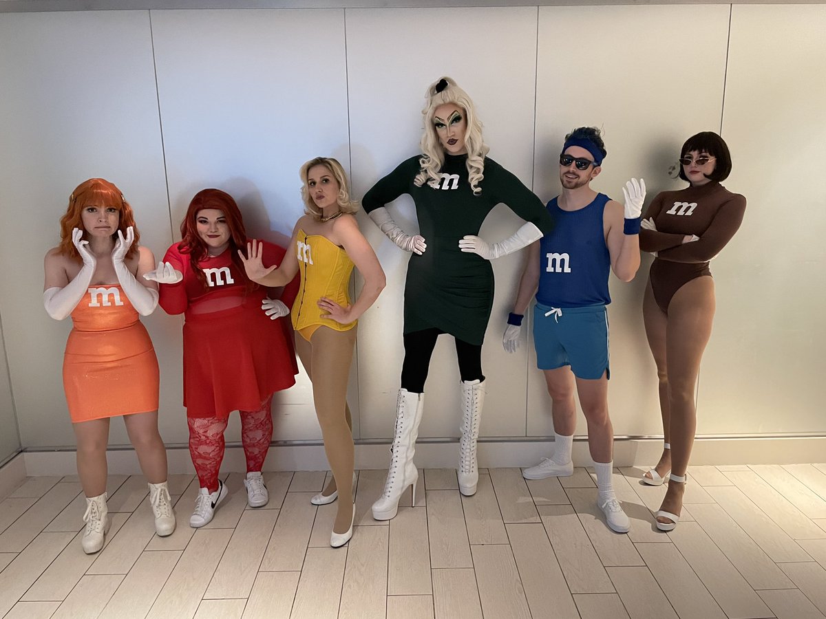 Lauren Does Cosplay on Twitter: "Au revoir monsieur Carlson 💅🏻"