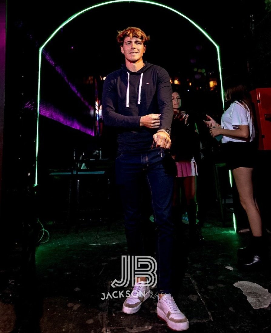 mgn 🥋 on Twitter: "📸 | Marcos en Jackson Bar de Montevideo"