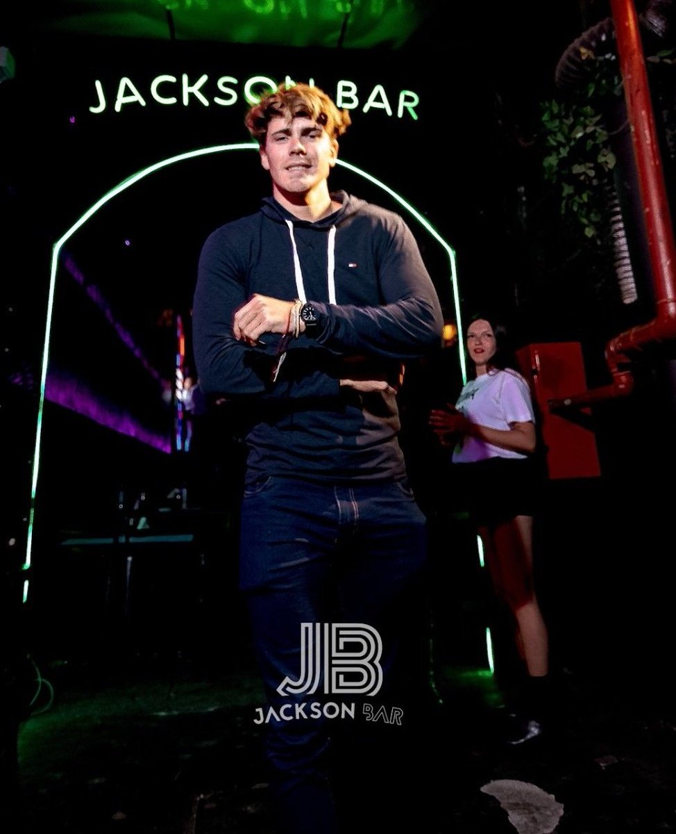 mgn 🥋 on Twitter: "📸 | Marcos en Jackson Bar de Montevideo"