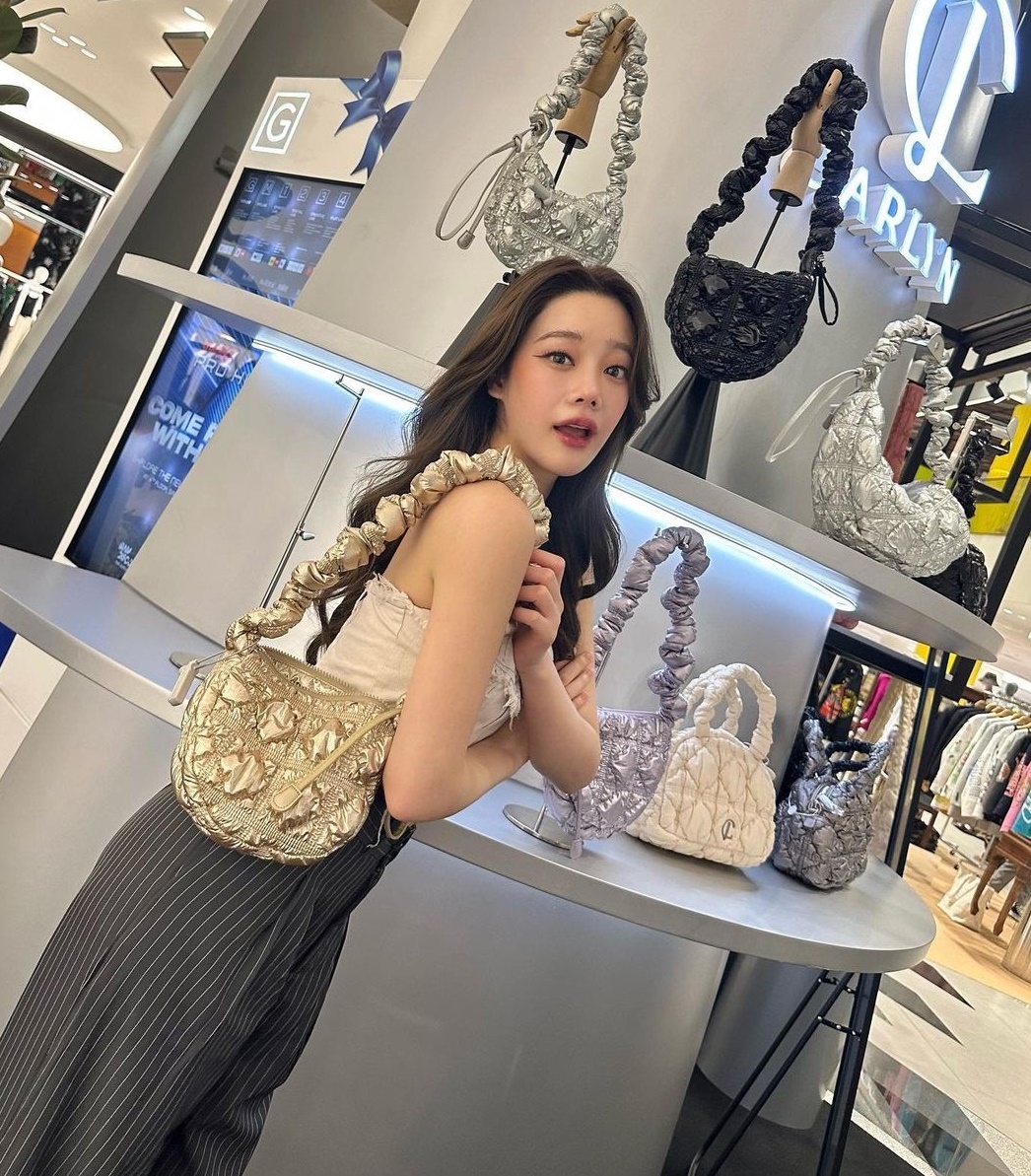 อิสวิทสโตร์. ♡ โปร nike แพนด้า 🐼 ⸝ ⸝ on Twitter: "🌳 ˓ ꒱ pre — carlyn poing gold ♡ กระเป๋า caryln ...