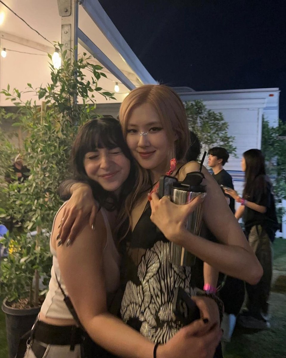 rosé pics on Twitter: "so fine"