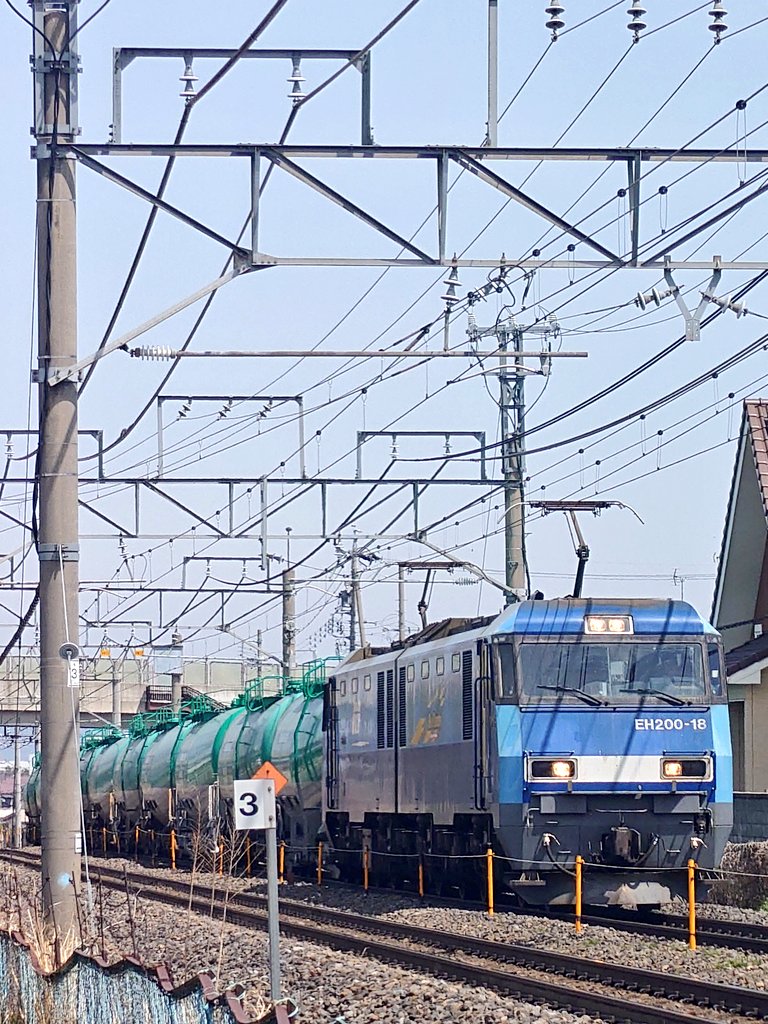 急行ちくま on Twitter: "塩尻にて、 2080レ EH200-18+タキ10両 8084レ EF64-1039+EF64-1021+タキ12両 両便ともに概ね定刻通り当駅を通過及び ...