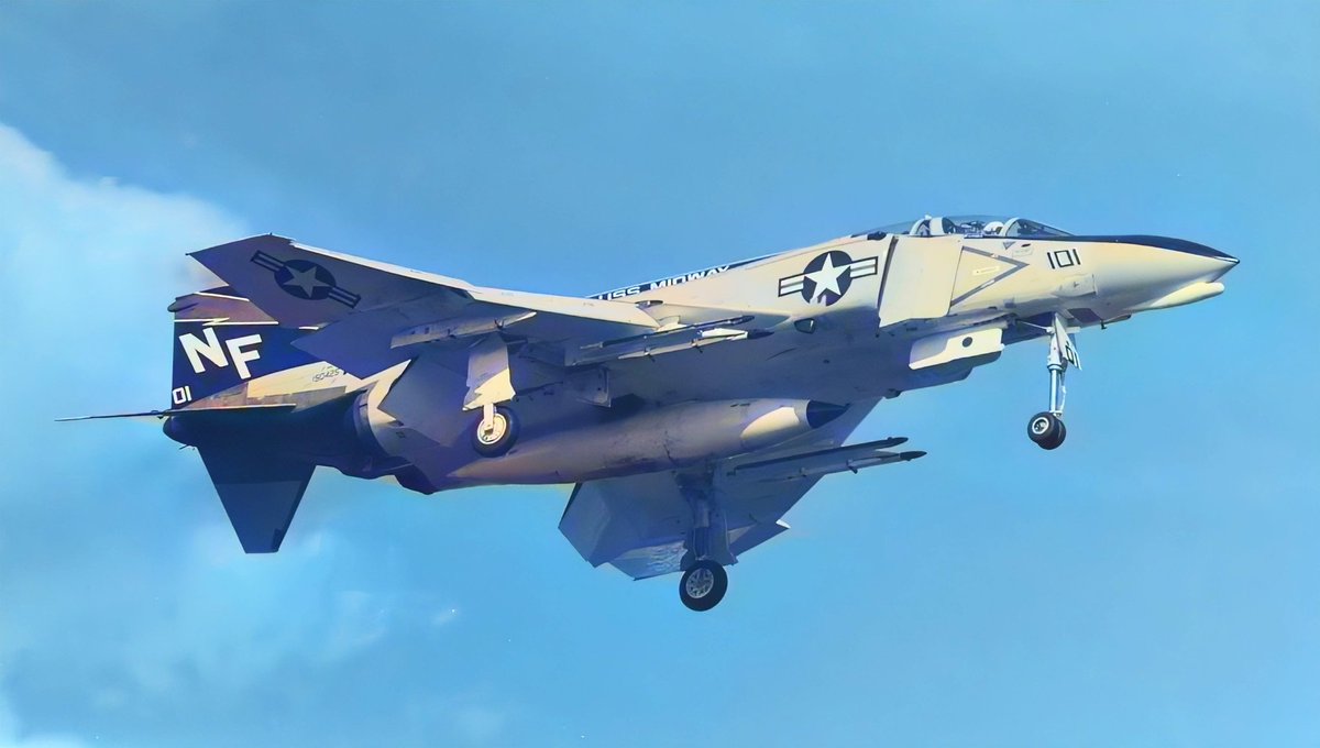HEADDANCER7 on Twitter: "#425の日 厚木基地 F-4N VF-161 NF-101 150425、 USS MIDWAY 1975、白黒写真を カラー写真にしましたね🤔"
