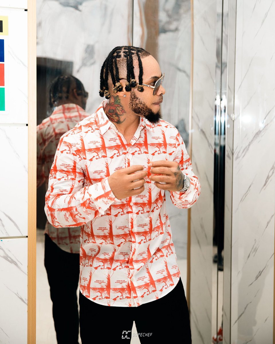 ola. on Twitter: "RT @Poco_lee21: Outside 💥"