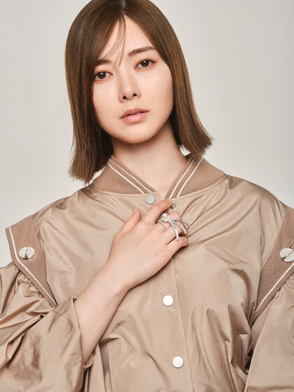 GINZA on Twitter: "白石麻衣さんが纏う〈ADEAM〉の2023プレフォール。都会の日常からリゾートまで、夏のシーンをとびきり鮮やかに彩ってくれる。 https ...