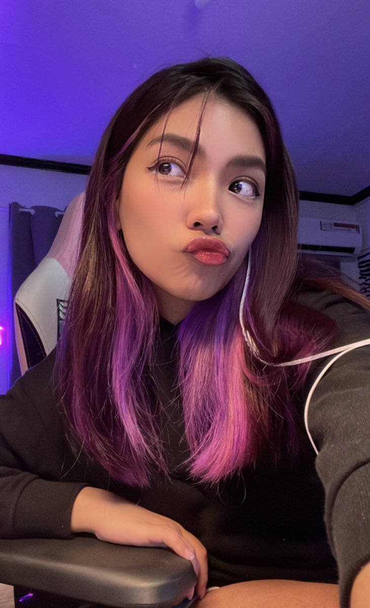 takawtv ♡ on Twitter: "IM LIIIIIIIVE COME SAY HI TO MEEE AND MY PURPLE HAIR 😜😝 http://twitch.tv ...