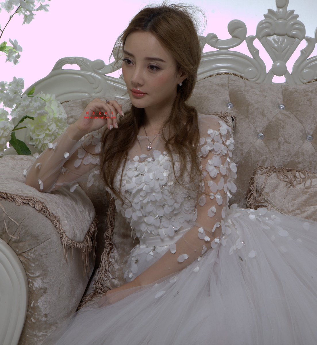 mingxinglove on Twitter: "#李小璐 拍摄某写真照花絮照片，大尺度露胸短裙光脚高跟等造型，单张30M+，放大可看清肌肤纹理，高清4K分辨率原图无修 #生图 下载 #明星 ...