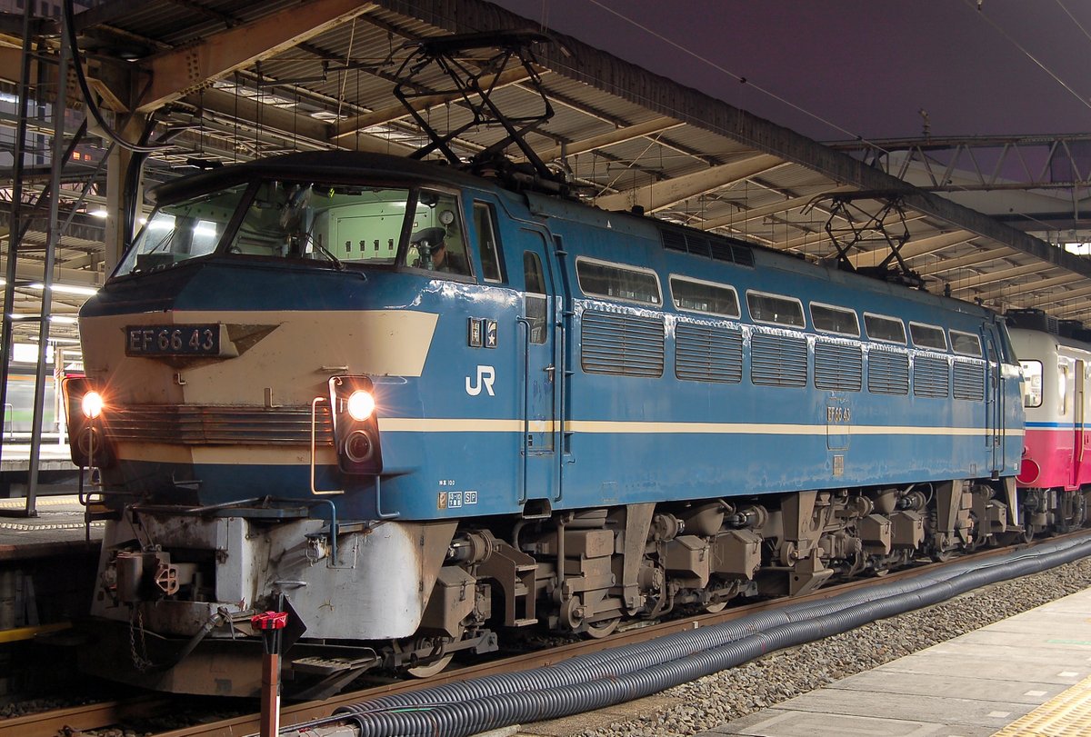 空鉄 on Twitter: "RT @pe314418: EF66 43。銀河の後走りで14系6両を大阪まで牽きます。仕事上がりの平日深夜、品川駅近所の居酒屋で時間潰してホームへ。66が引く ...