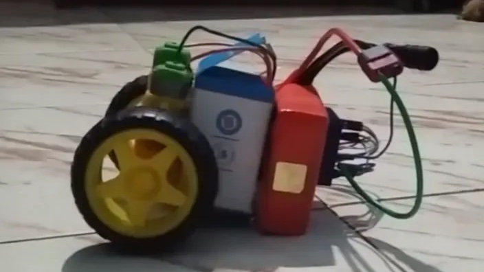 Microchip Makes On Twitter A Tiny Car That Runs On A Tiny Microcontroller Bit Ly 41emx4h