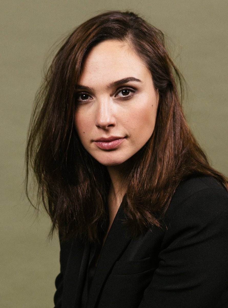 Gal Gadot Red Notice Gal Gadot Red Notice Sasha Black Discover Hot