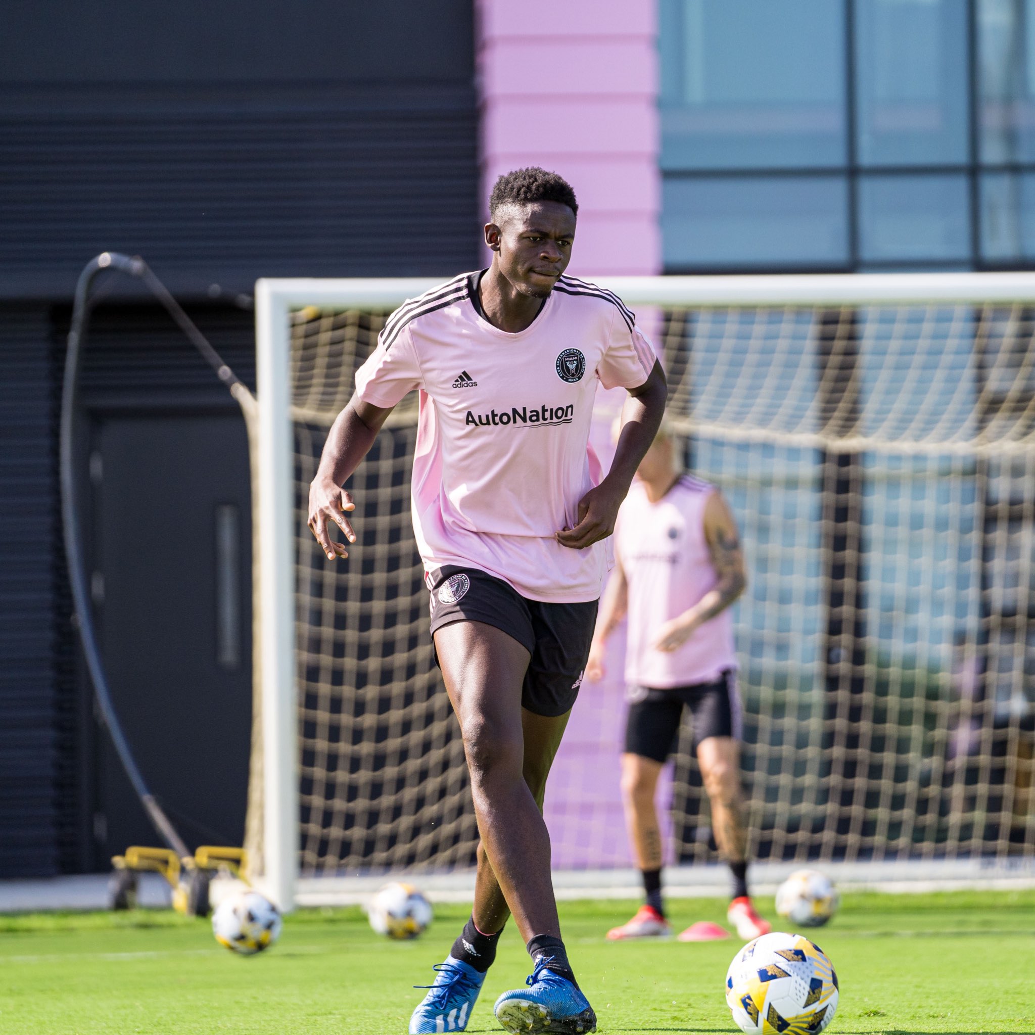 Touchline TFC on Twitter: "TFC have also acquired 6 foot 6 centre back Aimé Mabika from Inter ...