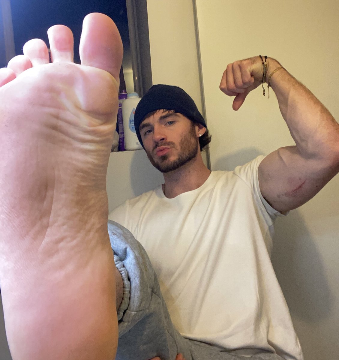 HarlemSubGuy on Twitter: "RT @AlphaR3turns: Stay right there and take a longgg sniff!😈🐽 Sub to ...