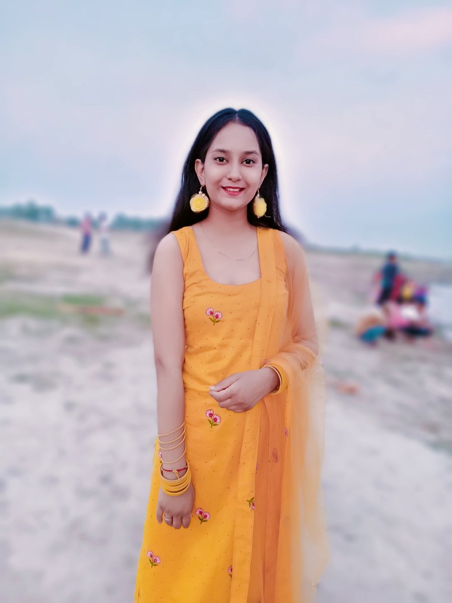 Krishna Maheshwari on Twitter: "Qrt your pic in yellow 💛🫰"