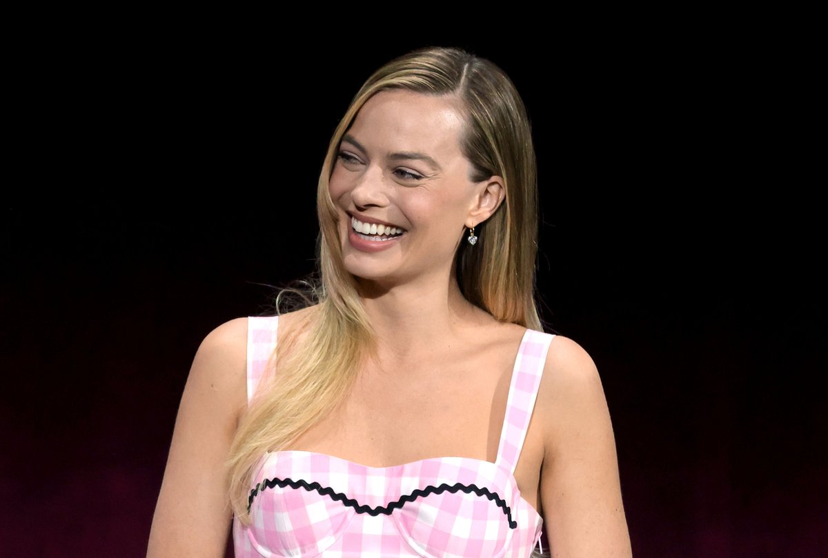 Deadline Hollywood on Twitter: "Barbie and Ken hit the #CinemaCon stage https://bit.ly/3oEWHDs 📸 ...