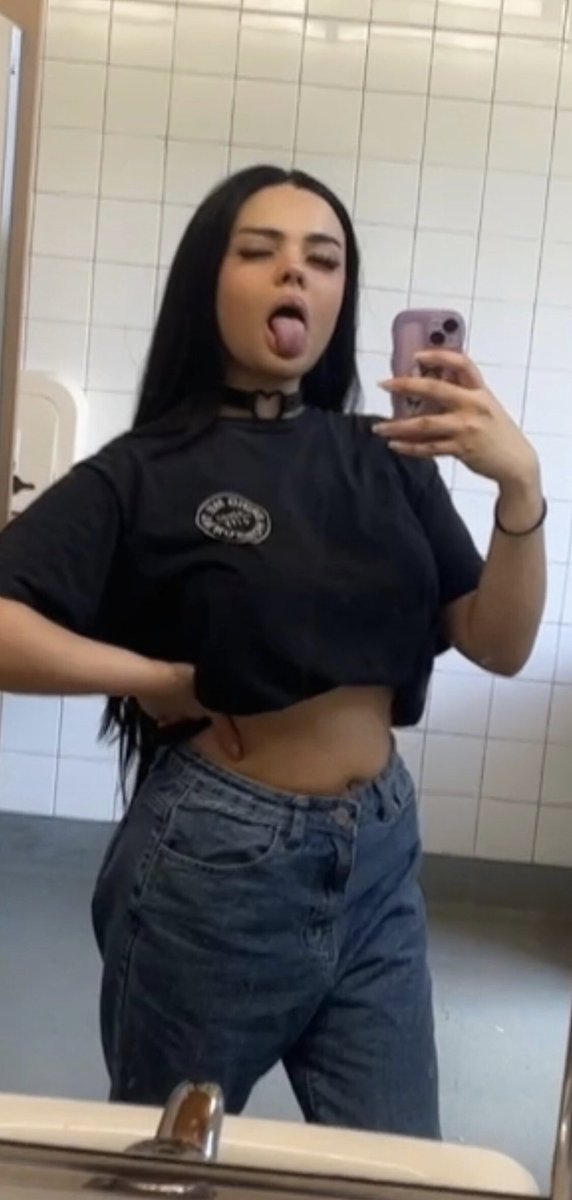 Val 💫 | Commissions OPEN on Twitter: "Bring Me TO THE Horizon shirt 😝"