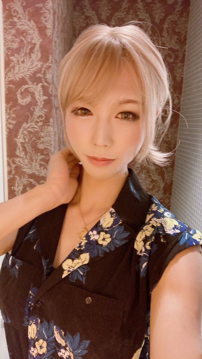 Coco Shinjuku2 On Twitter 4月26日 水曜日 Cocoは 1900から300までの営業になります。 今日は天気が良くないですね。 少し肌寒いのでお店暖かくして