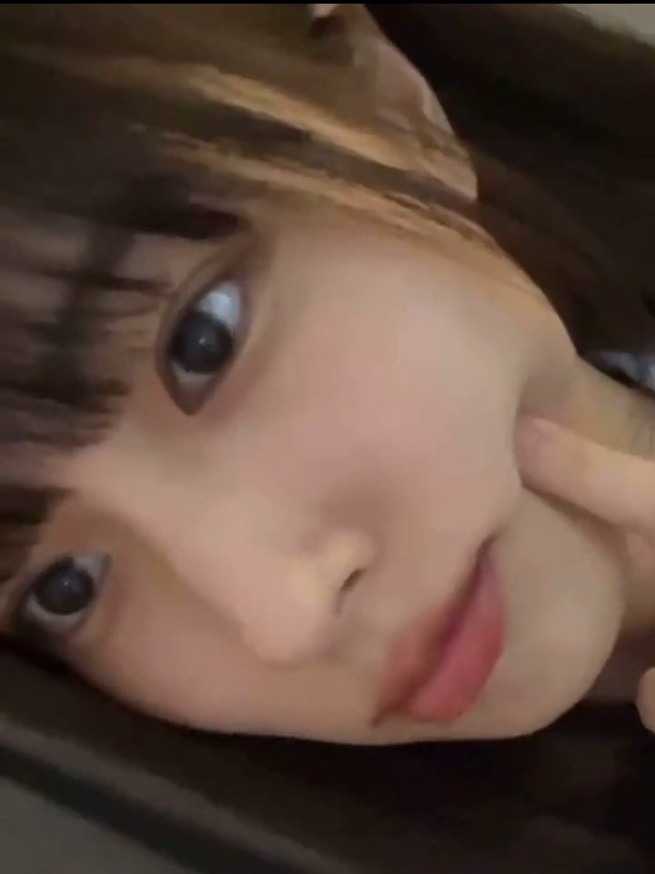 hyewon pics ☁️ on Twitter: "hyewon's bangs..SO CUTE! 💗😭"