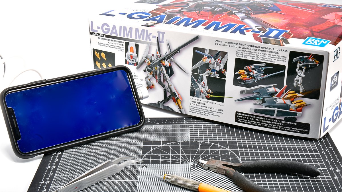 nippper.com on Twitter: "充電しながら、絶妙な角度でスマホが立つ。プラモ作りながら動画見たり、仲間とリモートでワイワイ笑いながらプラモ作るのにもすごく楽。スマホスタンド ...