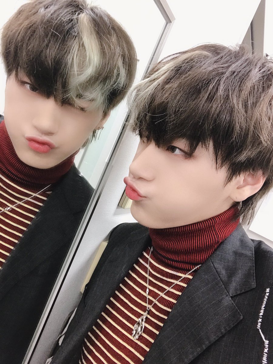 인스티즈 on Twitter: "얼떨결에 최신 유행 선도주자가 된 아이돌 (링크에 더있어요👉) https://instiz.net/pt/7369820"