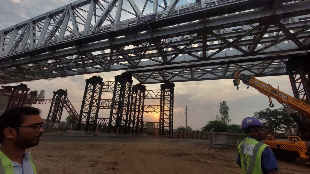 DFCCIL on Twitter: "Open Web Girder launching is in process on WDFC's UP line for Rail Fly Over ...