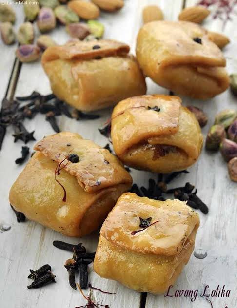 10 Delicious Sweet Dishes from BIhar 1. Thekua - Thread from Desi Thug ...