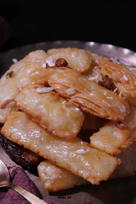 10 Delicious Sweet Dishes from BIhar 1. Thekua - Thread from Desi Thug ...