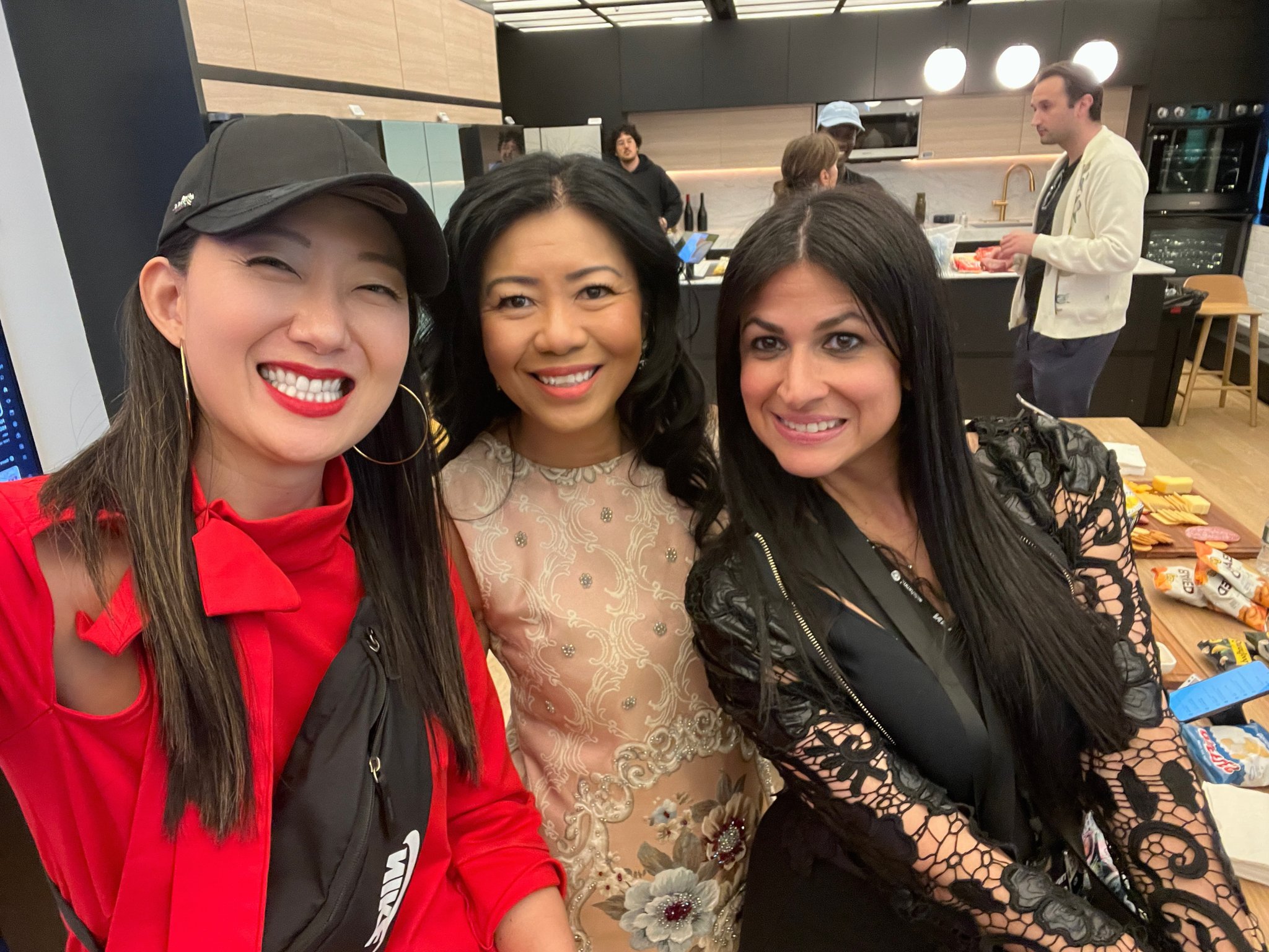 Janey Park 🔜 📍VeeCon on Twitter: "Two of my favorite people in the space were there @swansit ...