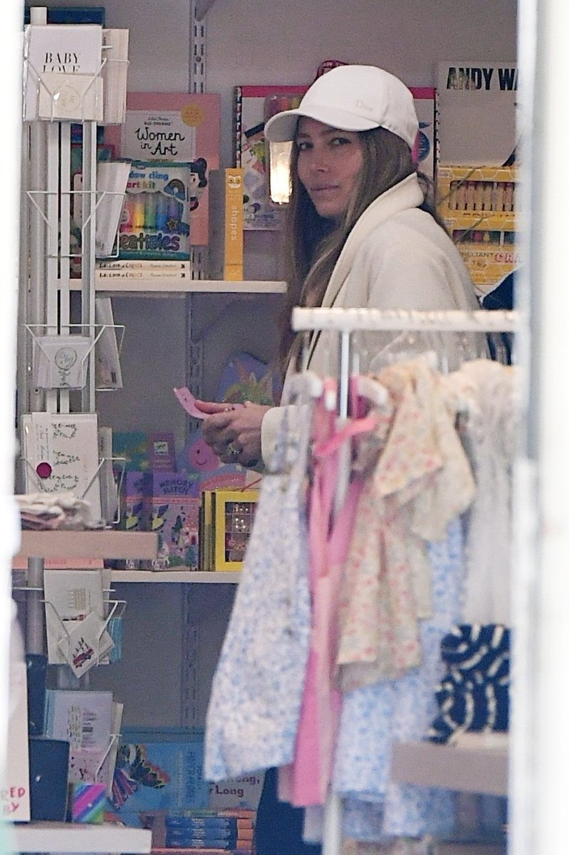 JessicaBielPics on Twitter: "Jessica Biel Shopping at My Little Sunshine Kids Store in Tribeca ...