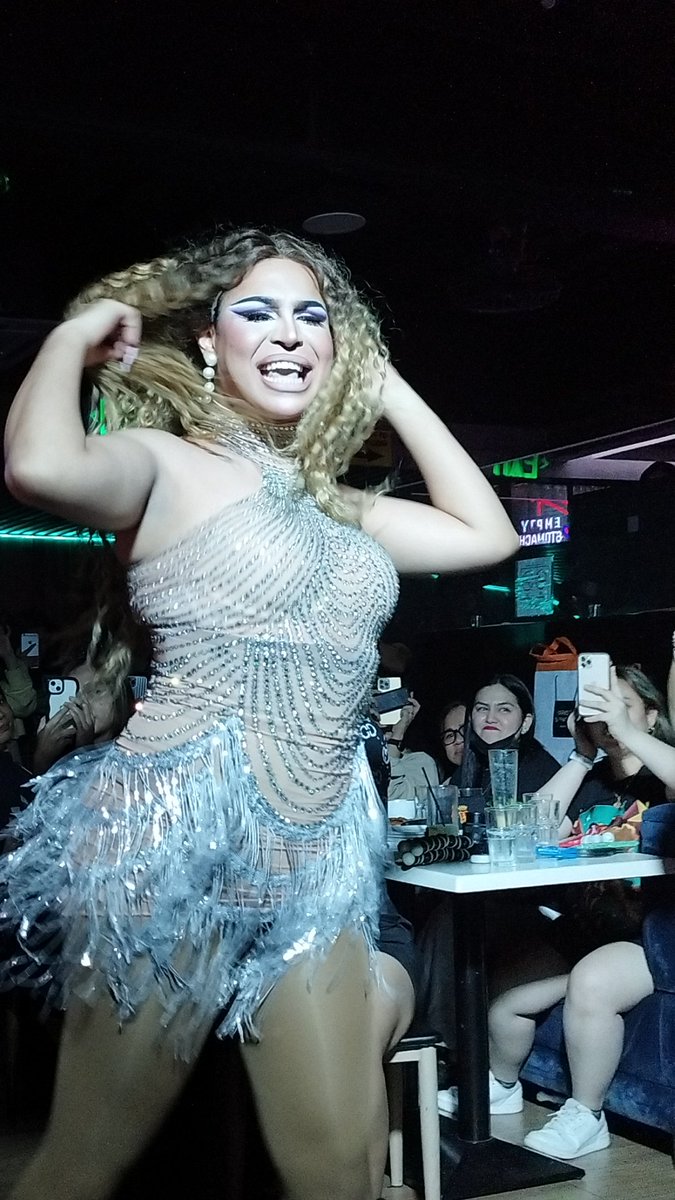 sandy ♡ on Twitter: "- ROLD JISAS I CAN'T— MISIIIS @VinasDeluxe!!! #DInterventionReunited 💋💋💋"