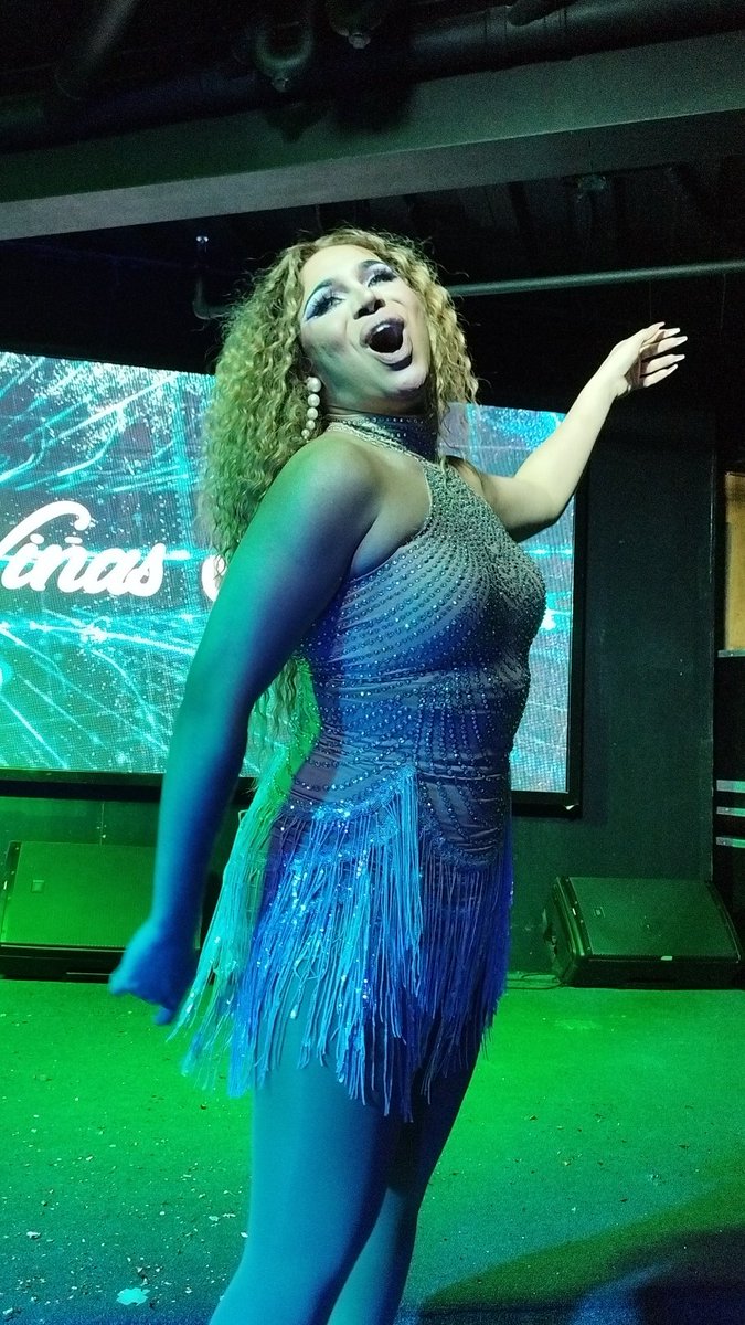 sandy ♡ on Twitter: "- ROLD JISAS I CAN'T— MISIIIS @VinasDeluxe!!! #DInterventionReunited 💋💋💋"