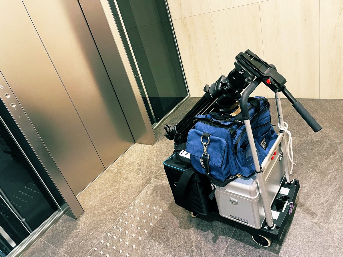 timecode-lab./タイムコード・ラボ on Twitter: "明日のロケ機材を局舎に先入れ！ 別班チーム、よろしくお願い致しますm(_ _)m #Canon #XF605 #カメラ ...