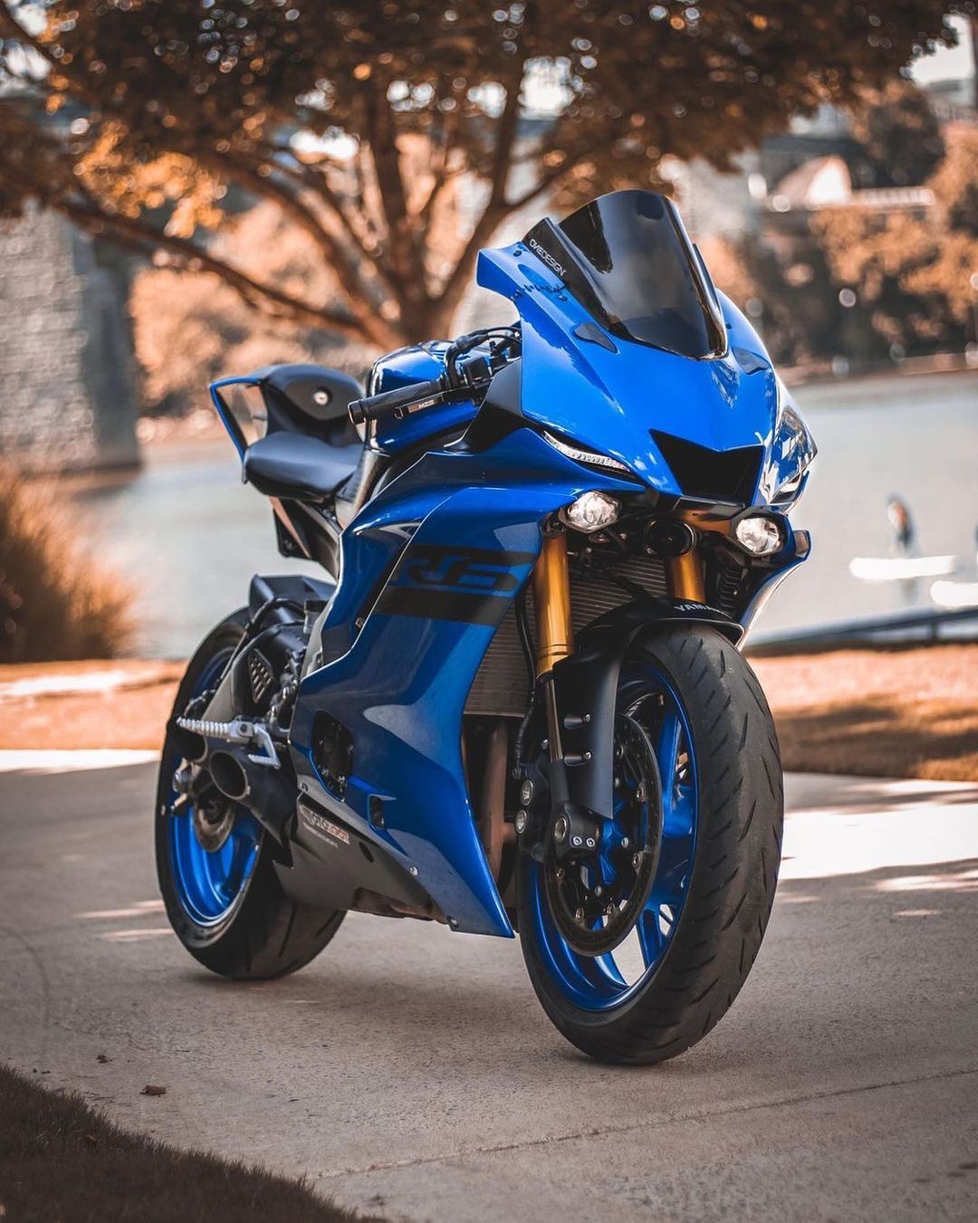 Yamaha R6 Blue Lights