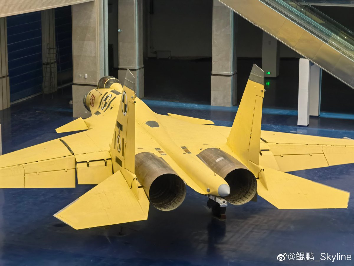 卤印良品 on Twitter: "⭕️海军博物馆的J15原型机552号，这个蒙皮细节处理的还是相当到位的👍（图源见水印）#China"