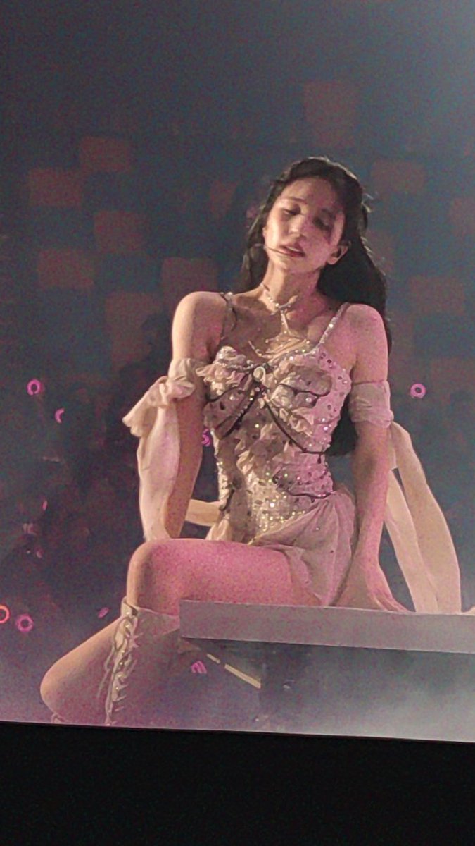 minaron on Twitter: "MINA OH MY GOD 🫠"