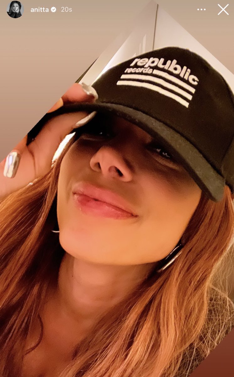 Choquei On Twitter 🚨agora Anitta Posta Foto Usando Boné Da Sua Nova