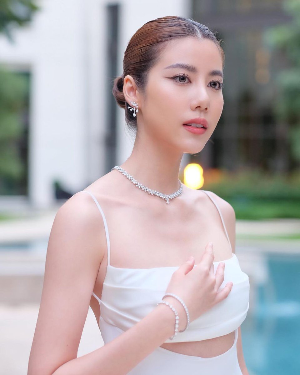 ลิงอุ้มแตง.com on Twitter: "esthersupree"