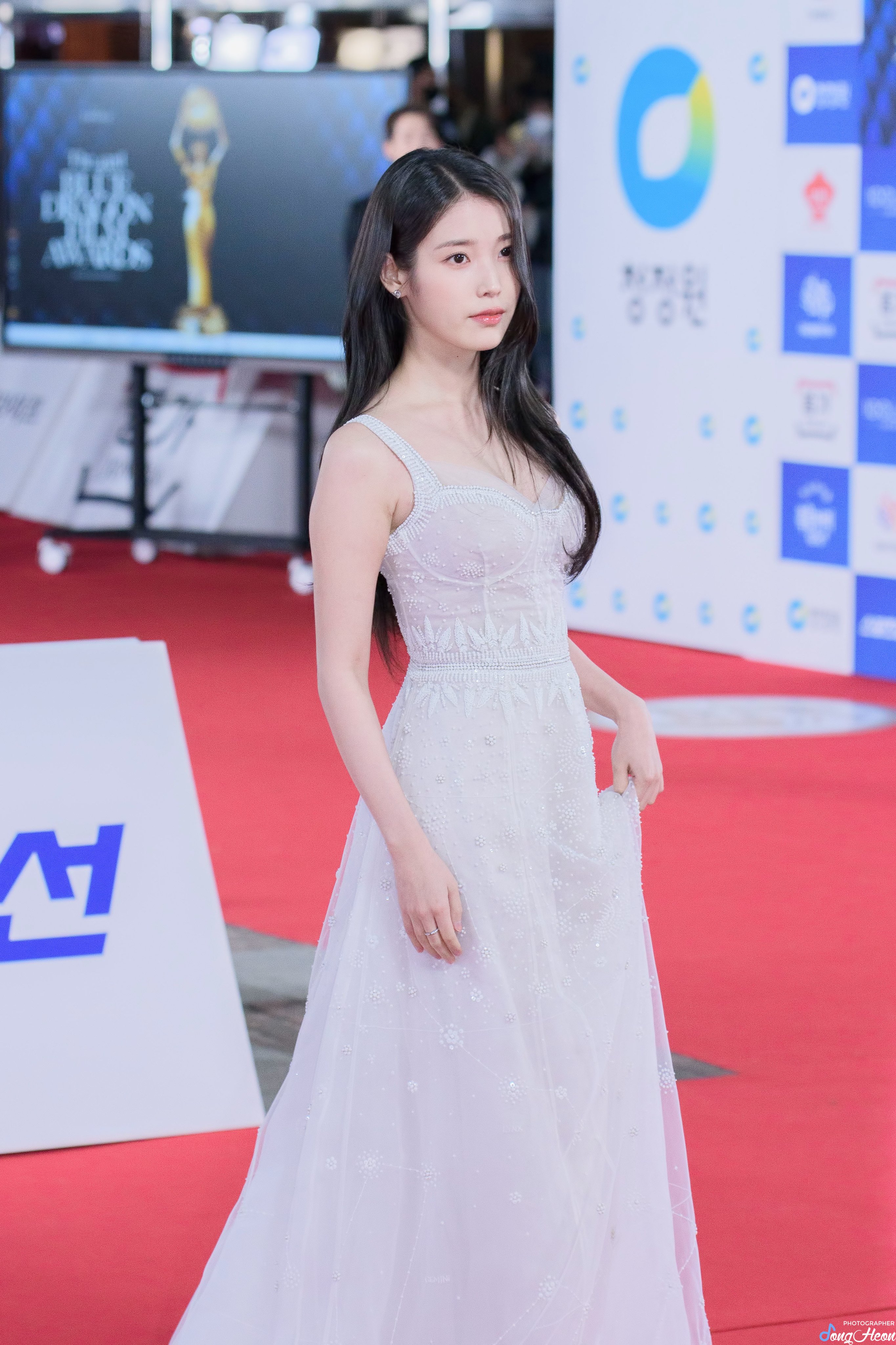 白色 IU 真係好撚正 | LIHKG 討論區