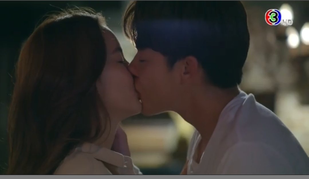 โบว์ เมลดา on Twitter: "ตายๆๆหมอนขาดไป 3 ใบ เขินไม่ไหวว #ใต้เงาตะวันep10"