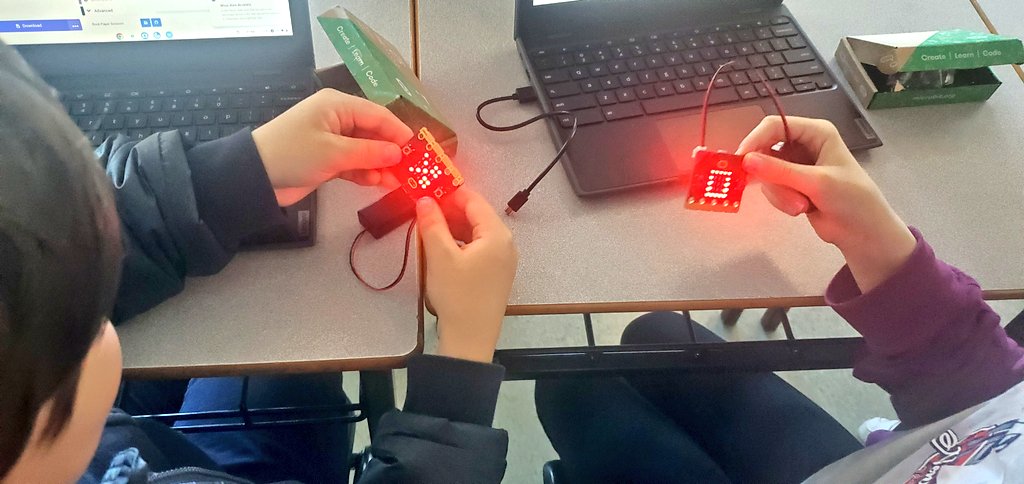 Micro:bit Educational Foundation on Twitter: "RT @vickiemorgado1: Amazing @microbit_edu session ...