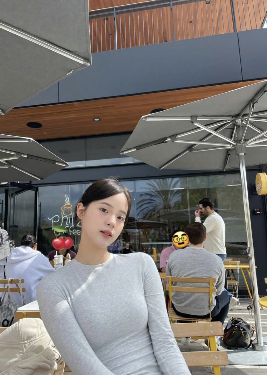 欧阳娜娜的小翘臀 On Twitter 娜比的奶子被揉得越来越大了呢🥵