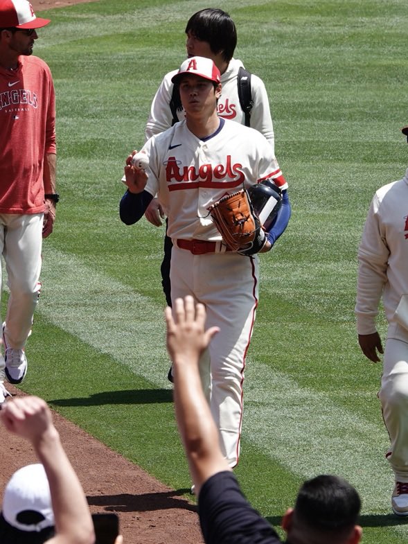 Full Count Mlb取材班 On Twitter エンゼルス・大谷翔平選手⚾️ 本拠地・アスレチックス戦で開幕から無傷の4連勝 試合前にはキャッチボールで使っていたボールを