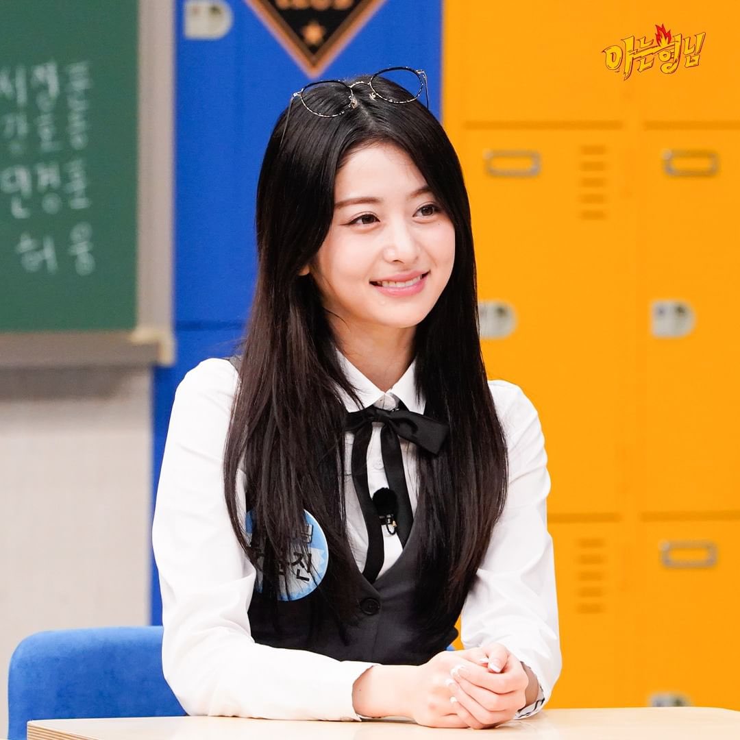 joe #UNFORGIVEN on Twitter: "#LE_SSERAFIM SAKURA, KIM CHAEWON, HUH YUNJIN for JTBC Knowing Brothers"