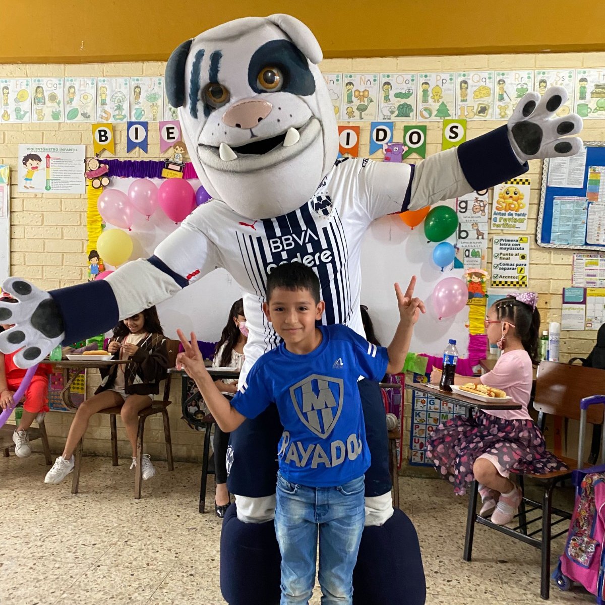 San Cadilla El Norte on Twitter: "Qué bueno que no se quita la playera que le hizo mamá. Es de ...