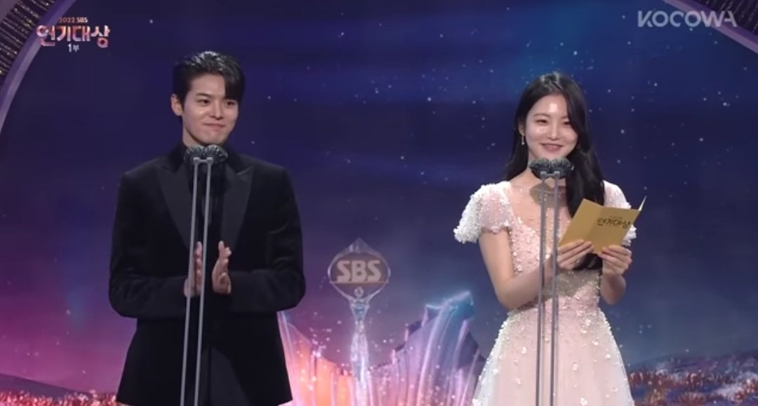 Ying++ on Twitter: "คือ SBS เค้าวางตัว best couple ด้วยการมาเป็น presenter ก่อนใช่ป่ะ ...