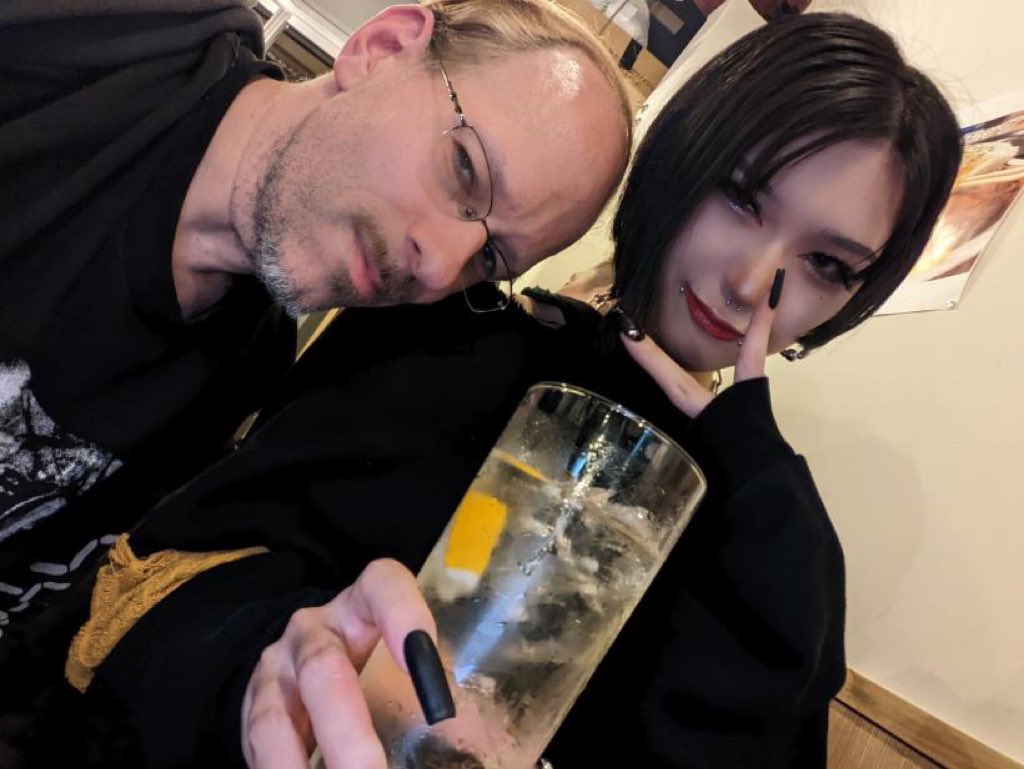 トシカワ シノ on Twitter: "ルーちゃんともちゃんと楽しい夜でした もちゃんとツーショ撮り忘れた🥲 (@kantoujin1 ) (@mochan_0405 )"