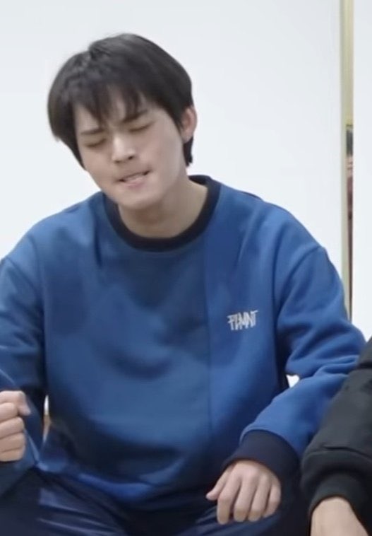 Hoon Is Crying Over A Little Break On Twitter Only 2 Months Left Till hoon-is-crying-over-a-little-break-on-twitter-only-2-months-left-till